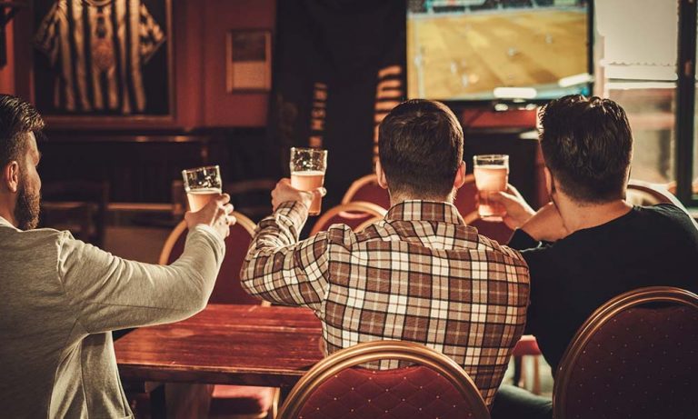 14 Nightclubs & Pubs in Noida: Timings, Location, Cost for 2