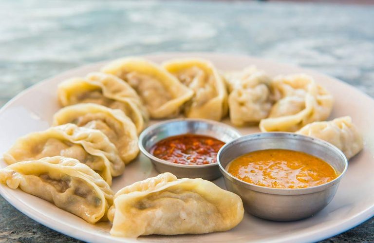 15 Street Foods in Delhi that make it a Paradise for Epicures