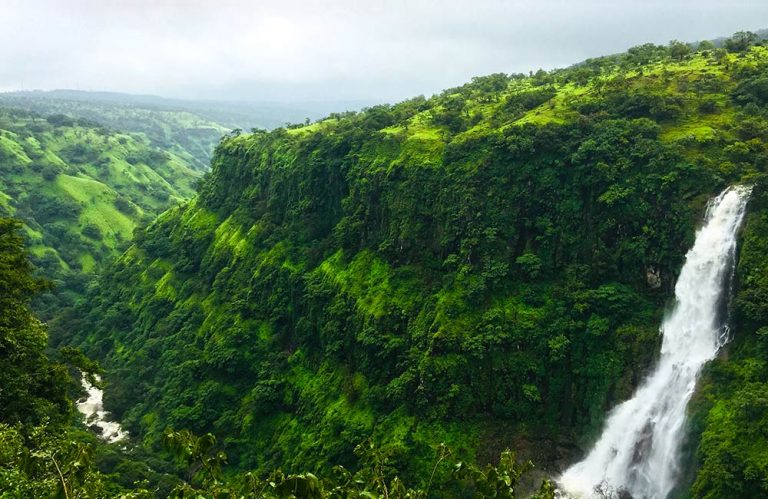 17 Waterfalls near Pune within 50kms/100kms/200kms/300kms