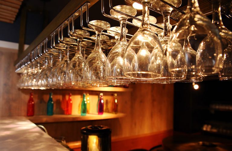 22 Best Bars & Pubs in Lucknow : Timings, Location, Cost for 2