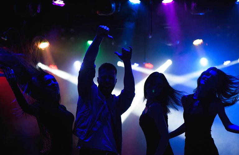 22 Best Bars & Pubs in Lucknow : Timings, Location, Cost for 2