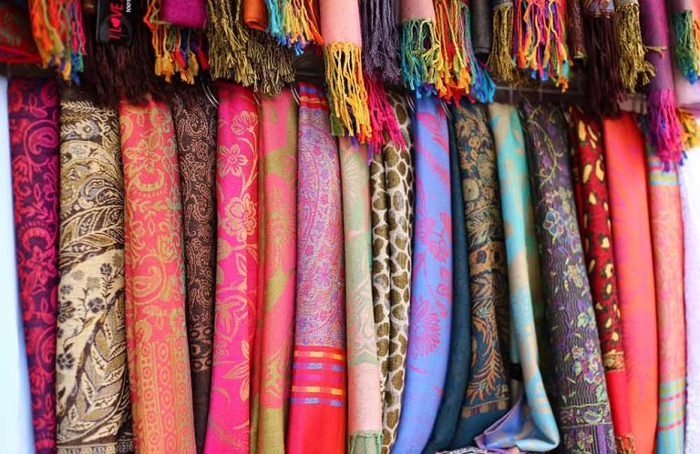 8 Wonderful Shopping Places in Amritsar That You Can't Miss