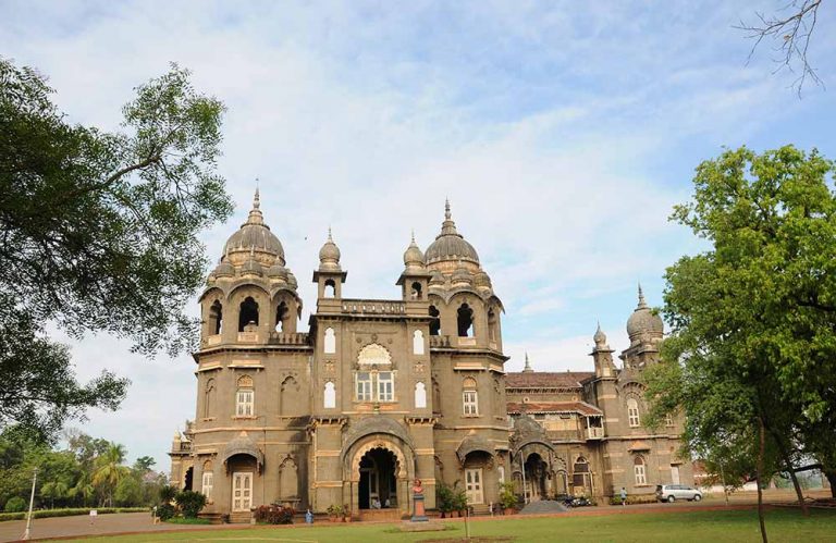 Tourist Places to Visit in Kolhapur 2023: Location, Timings