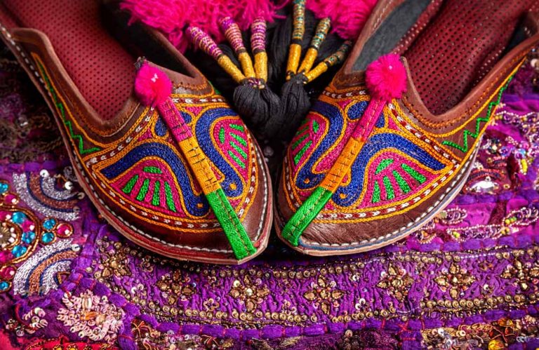 29 Traditional Souvenirs to Buy in 29 Indian States