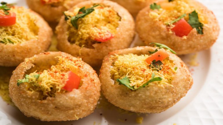 15 Street Foods in Ahmedabad That You Must Try in 2023