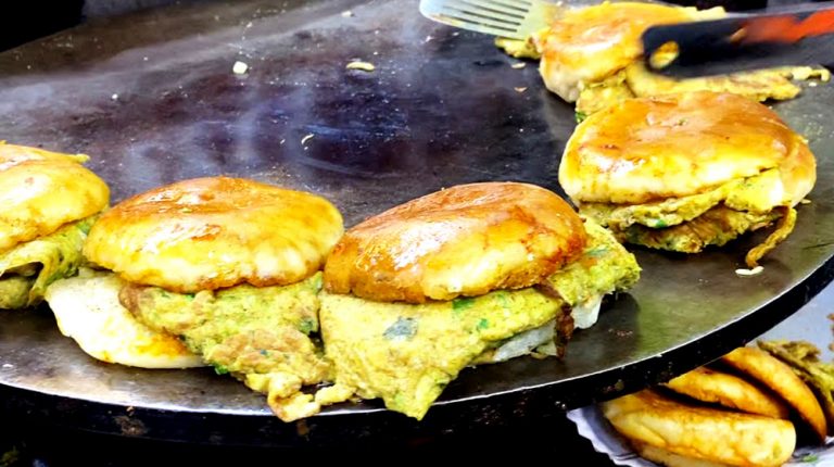 15 Scrumptious Indore Street Foods That You Must Try in 2023
