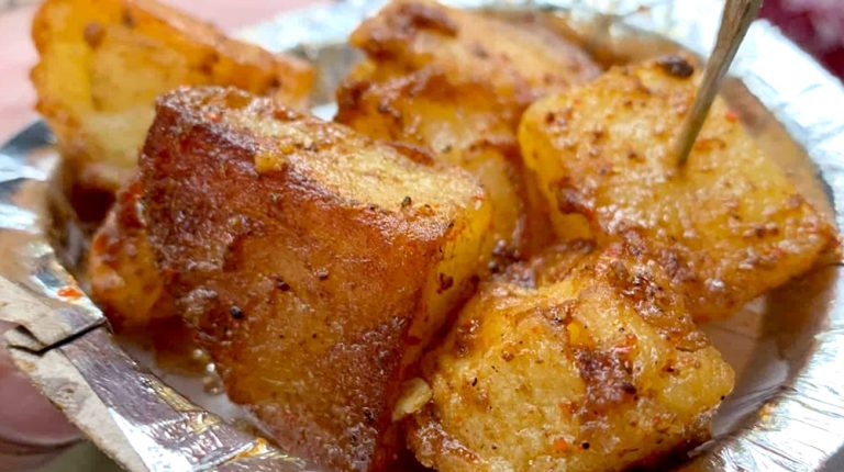 15 Scrumptious Indore Street Foods That You Must Try in 2023