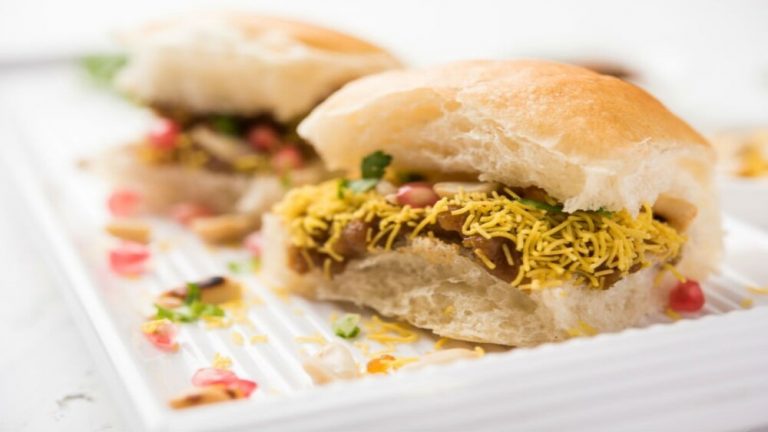 15 Street Foods in Ahmedabad That You Must Try in 2023
