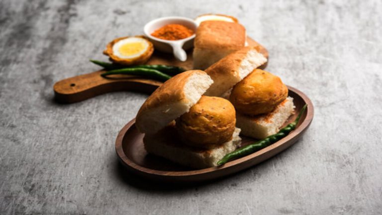 15 Street Foods in Ahmedabad That You Must Try in 2023