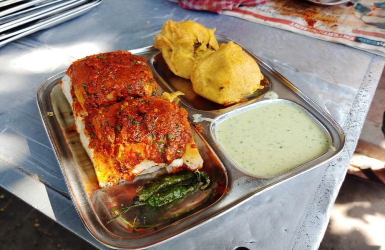 10 Popular Khau Gallis in Mumbai for Street Food Lovers
