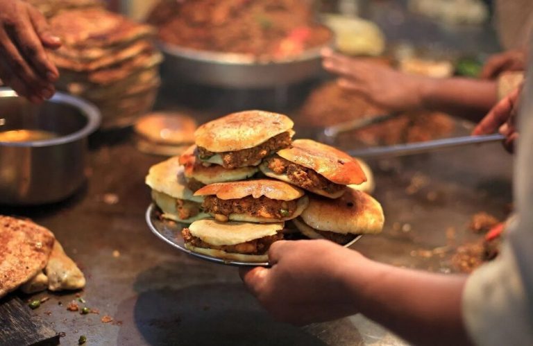 10 Popular Khau Gallis in Mumbai for Street Food Lovers
