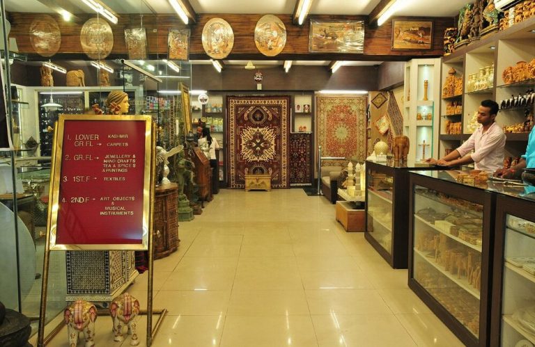 Discover the Magic of Madurai: Shopping Destinations in 2023 - FabHotels