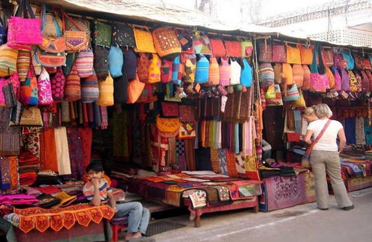 Top Shopping places in Agra: A Comprehensive Guide for 2023 - FabHotels